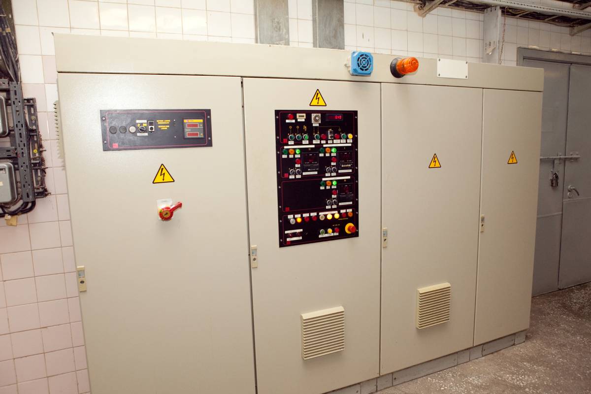 What does a switchboard do? Different types, main switchboard?